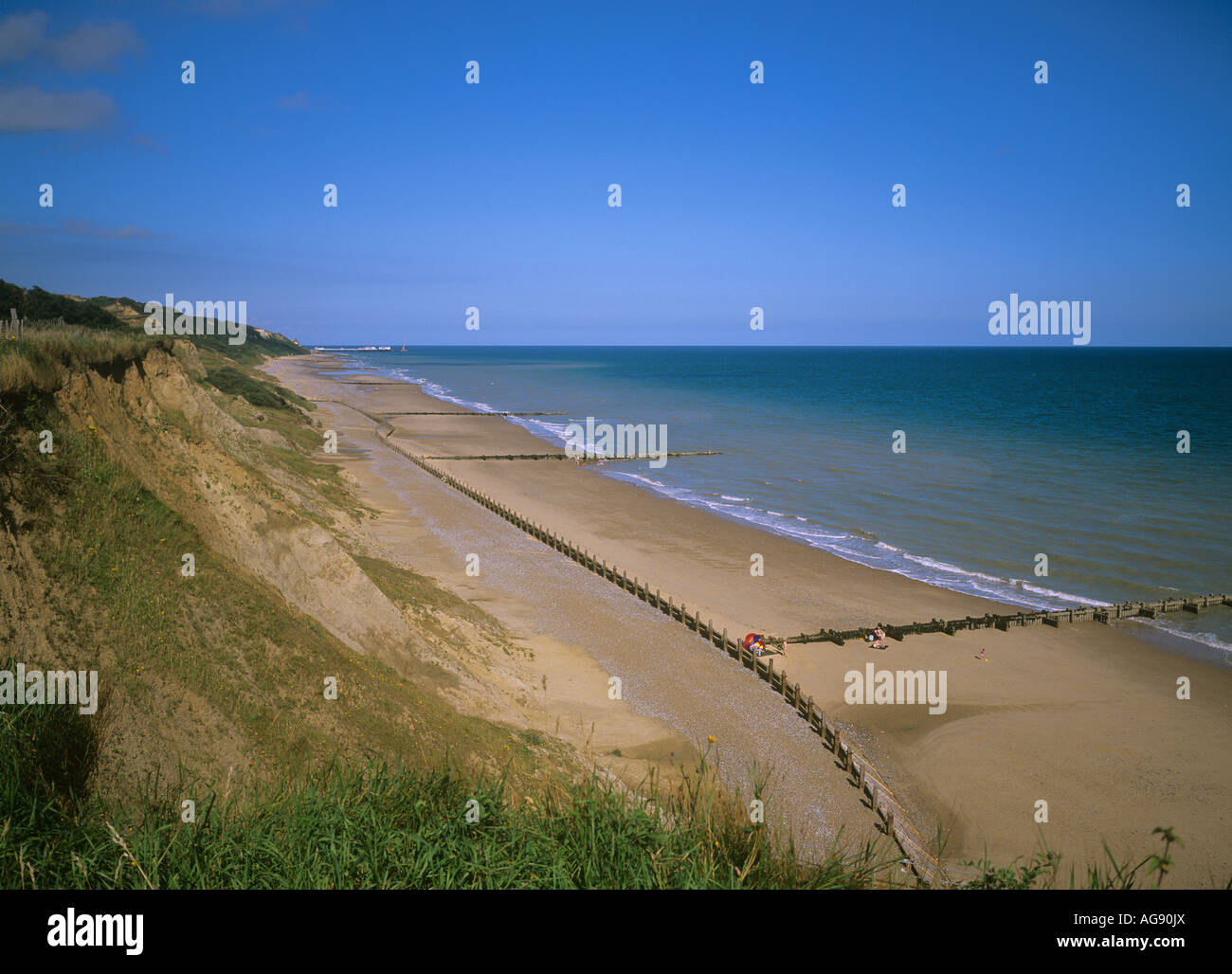 Groynes and wave barriers below the unstable cliffs between Overstrand ...