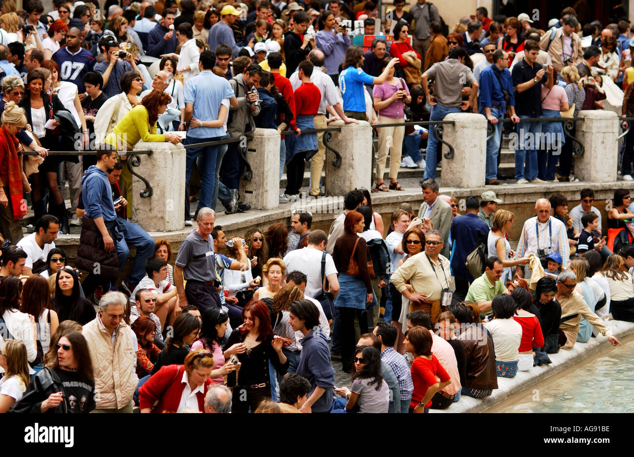 Rome, Trevi Fountain, Crowds of Tourists Stock Photo - Alamy