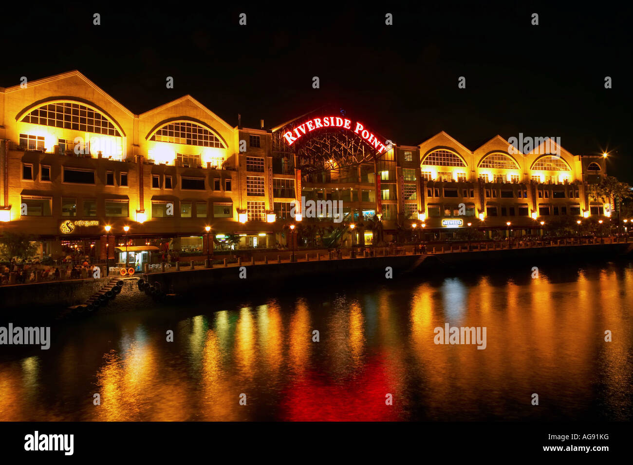 Riverside Point restaurants and cafes along Singapore River Stock Photo ...