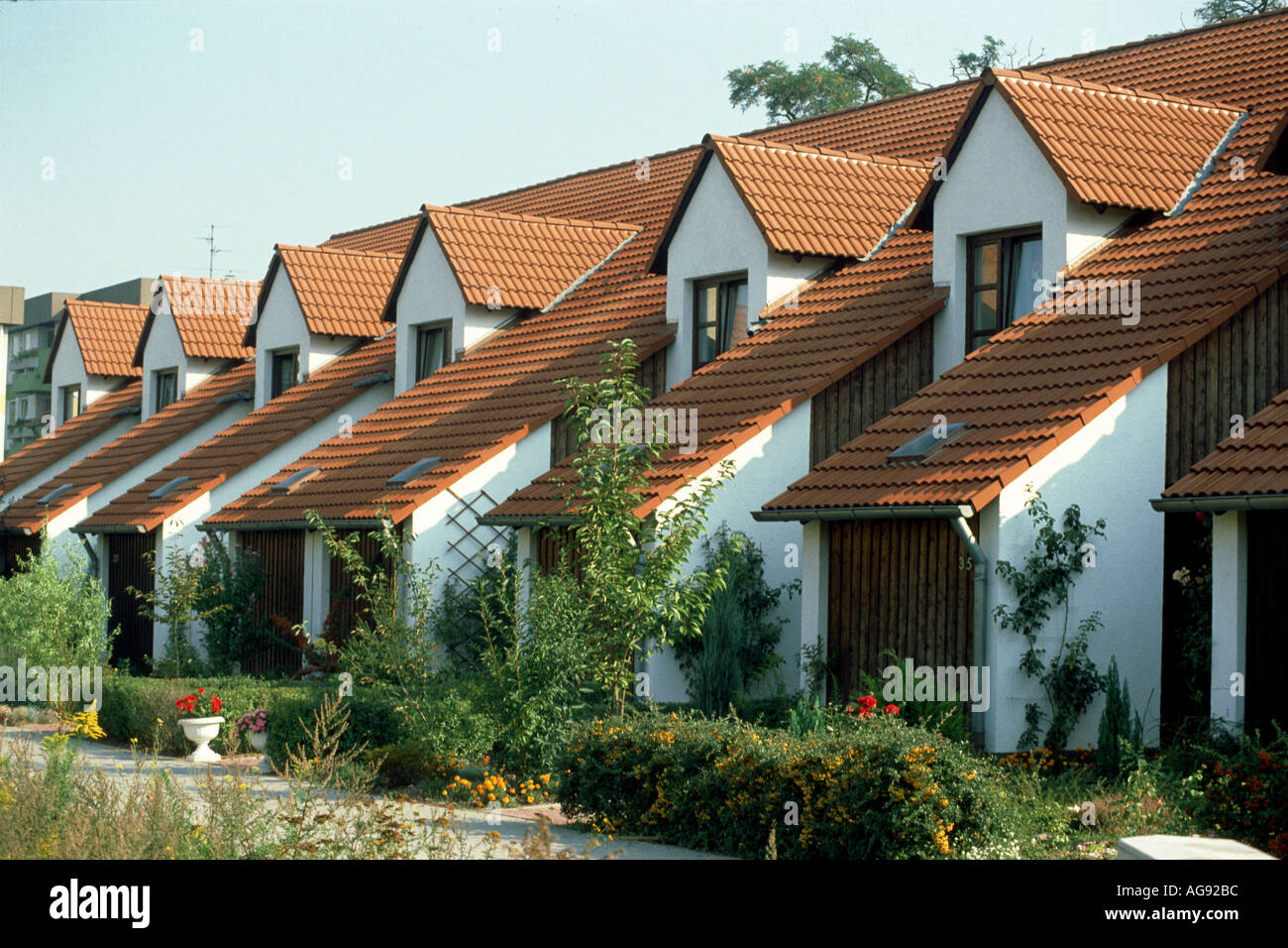 row of single family houses Stock Photo - Alamy