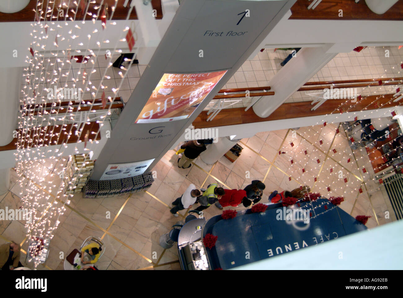 Debenhams oxford street 2003 hi-res stock photography and images - Alamy