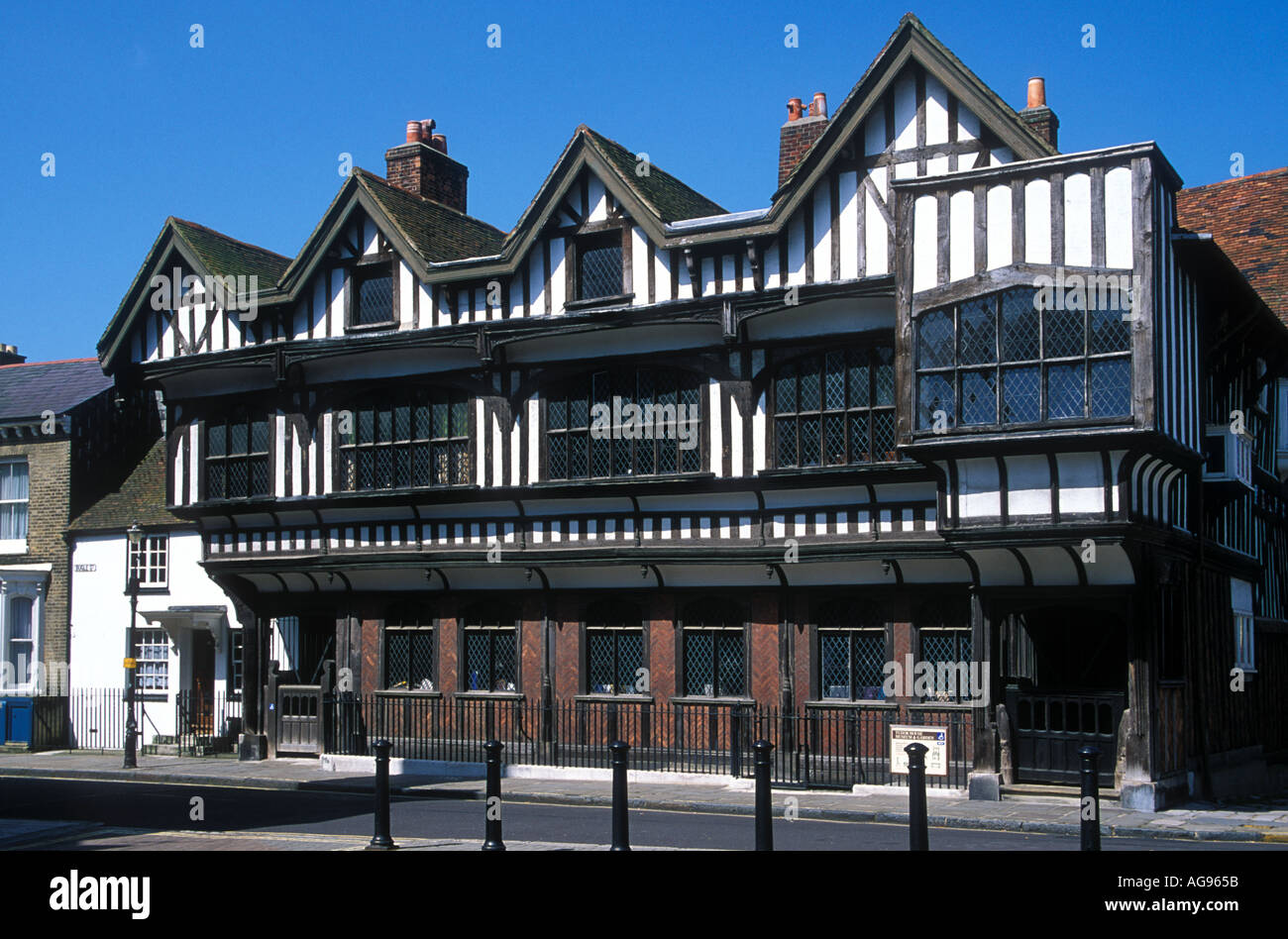Tudor House Museum Southampton Hampshire England Stock Photo - Alamy
