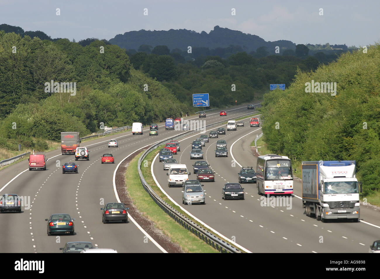 Bus uk countryside wales hi-res stock photography and images - Alamy