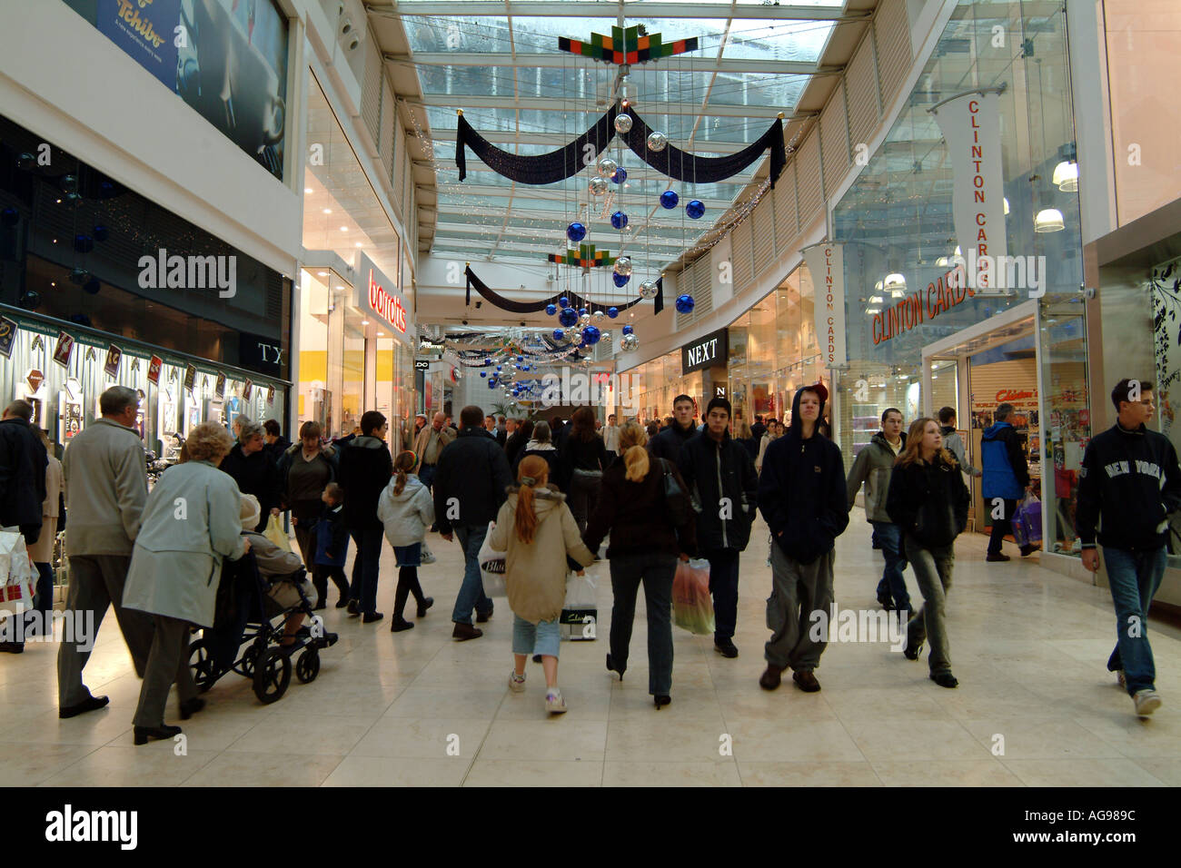 Festival place basingstoke christmas hi-res stock photography and ...