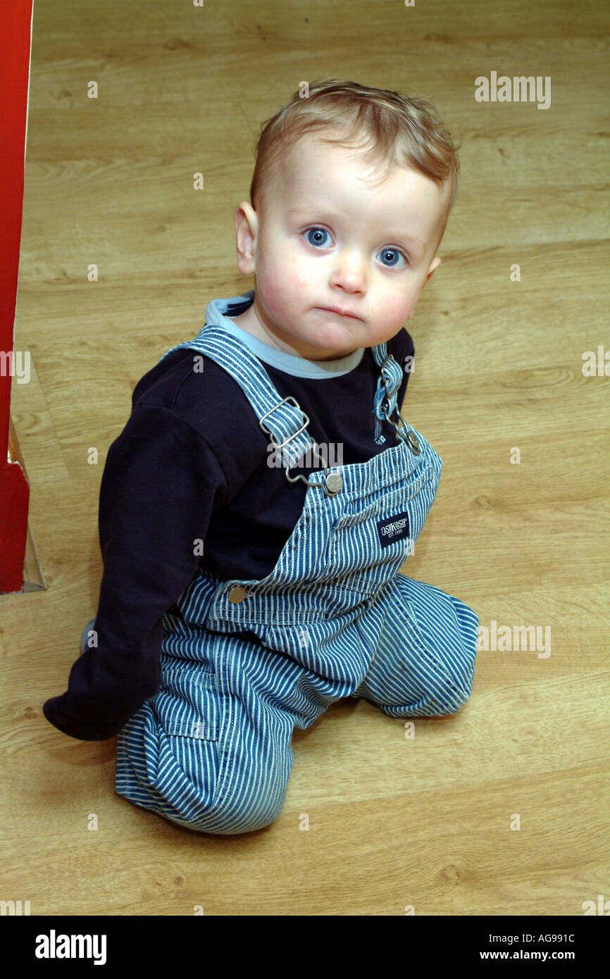 Baby kneeling hi-res stock photography and images - Alamy