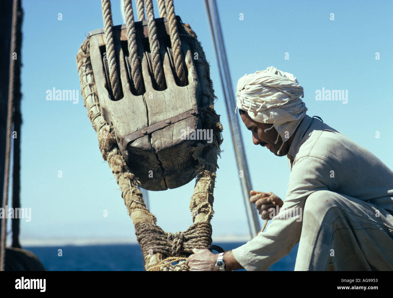 Lateen yard hi-res stock photography and images - Alamy