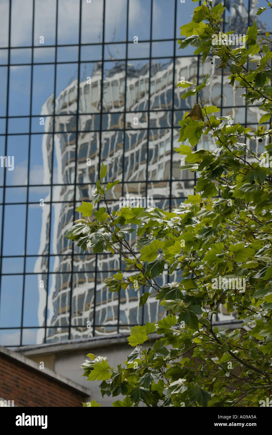 Shiny glass buildings hi-res stock photography and images - Alamy