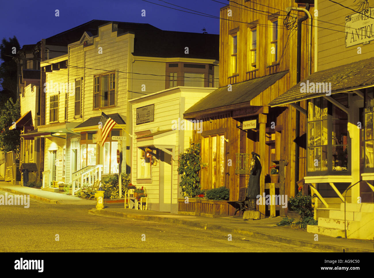 Historical store fronts hi-res stock photography and images - Alamy