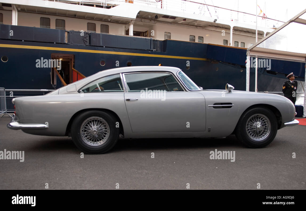 James bond aston martin hi-res stock photography and images - Alamy