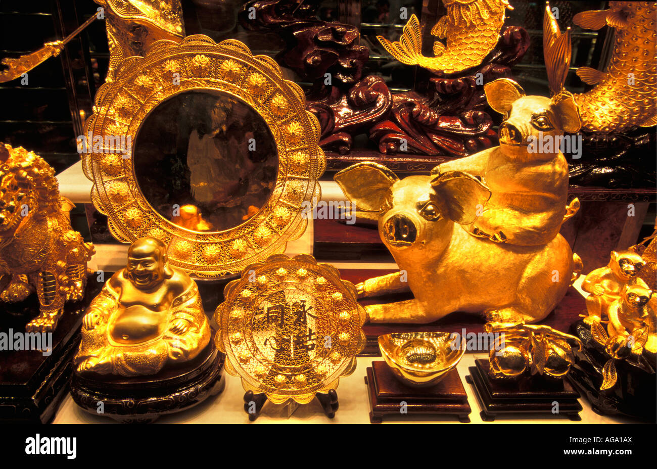 Gold china hi-res stock photography and images - Alamy