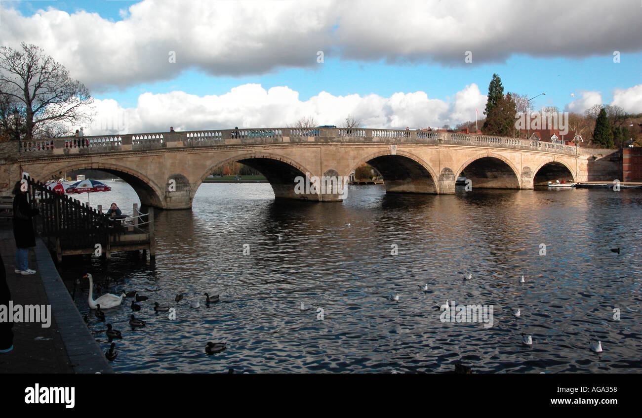 Bridge over River Thames at Henley Oxfordshire Stock Photo - Alamy