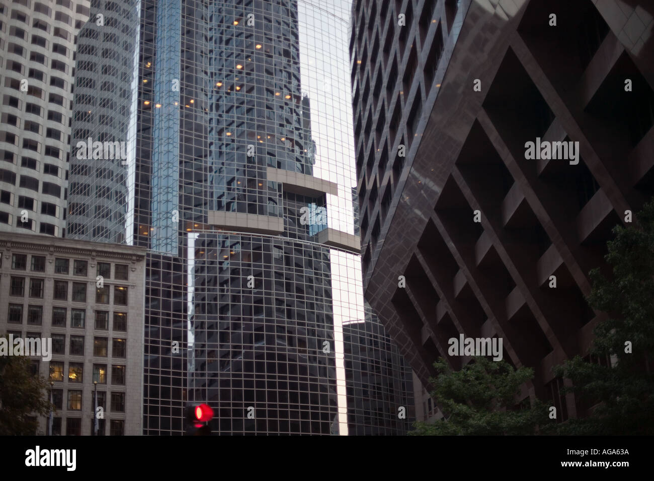 Highrise skyscraper building glass hi-res stock photography and images ...