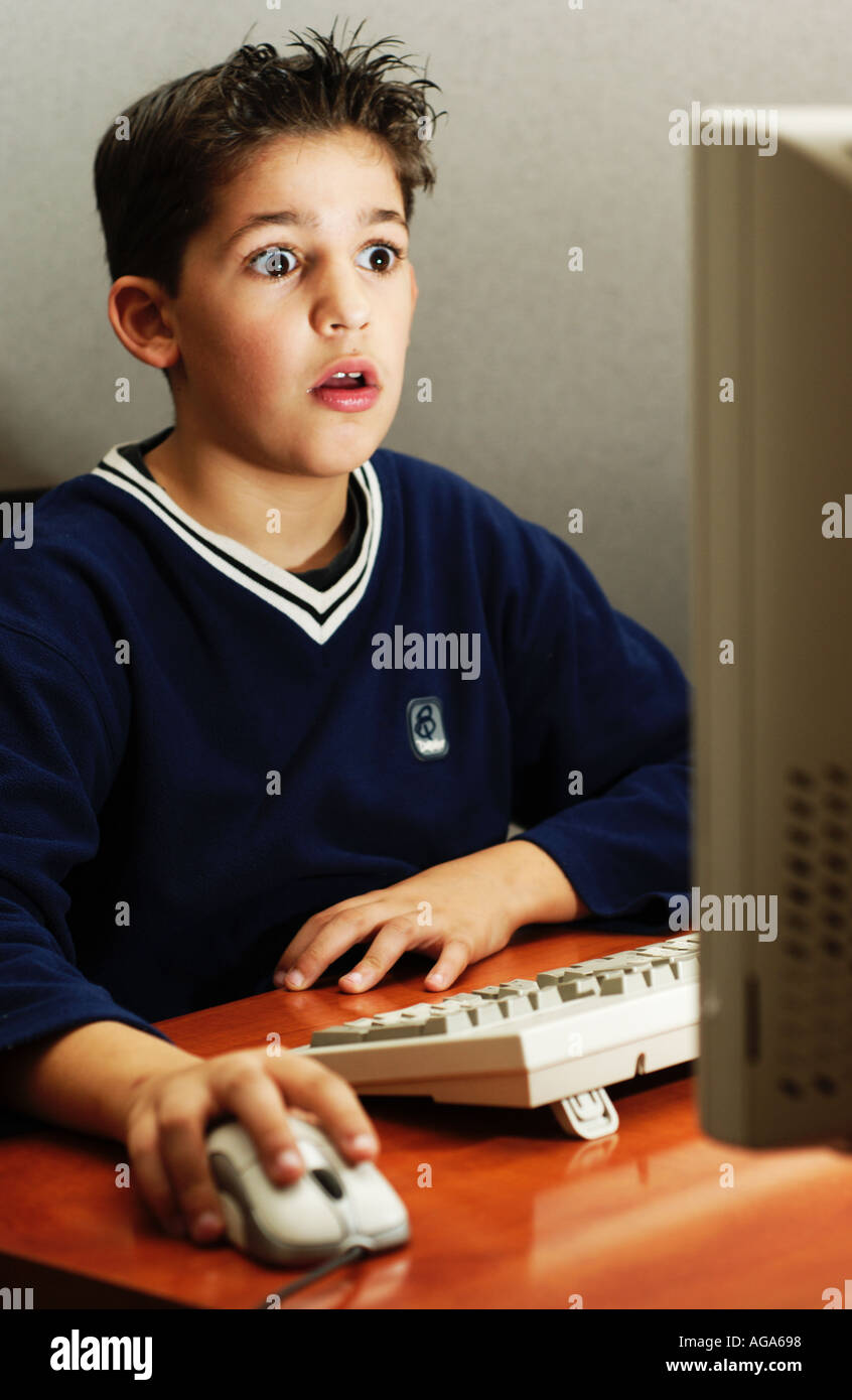 Teen boy mouse computer hi-res stock photography and images - Alamy