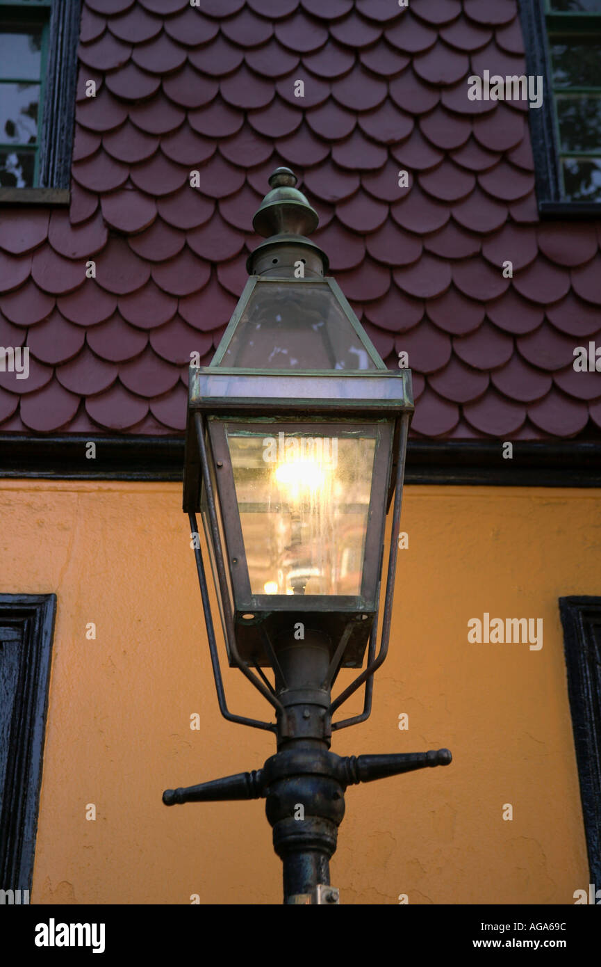Gas lighting street lamp hi-res stock photography and images - Alamy