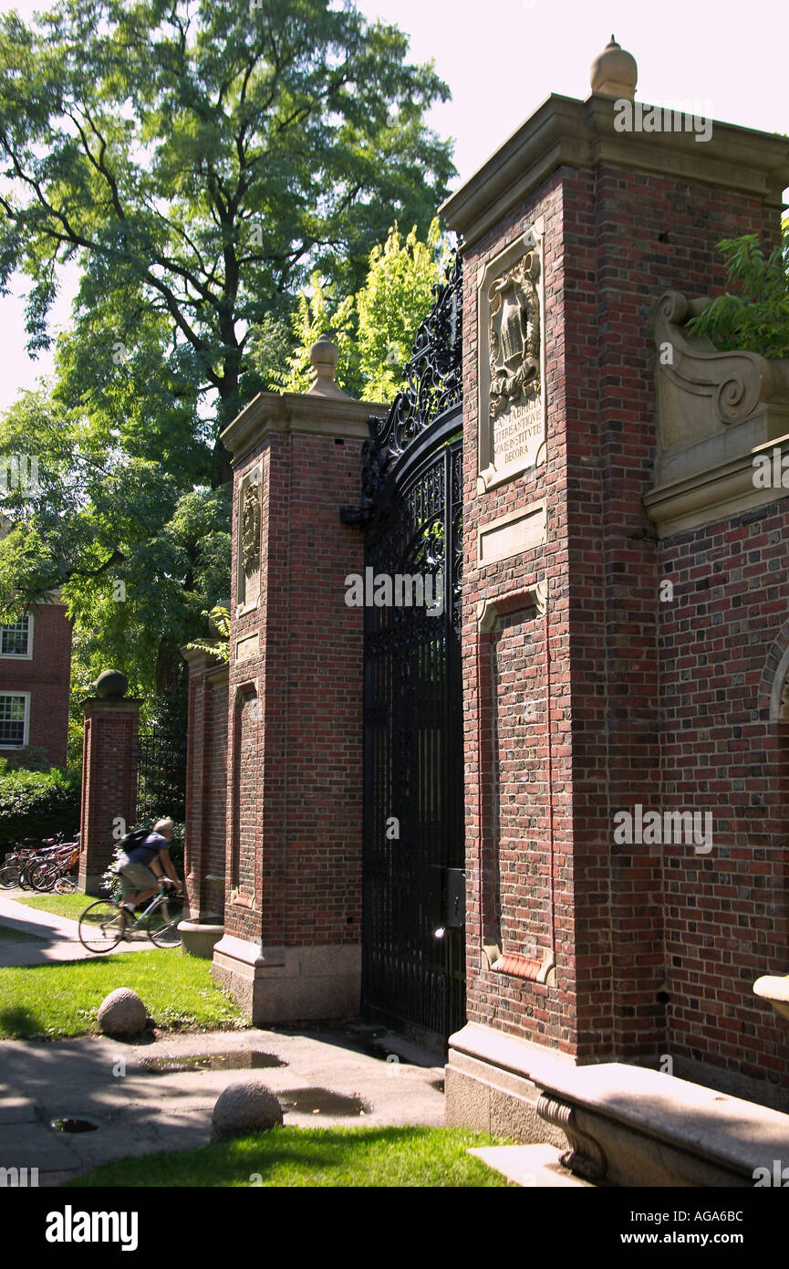 University Entrance Gate Stock Photos & University Entrance Gate Stock ...