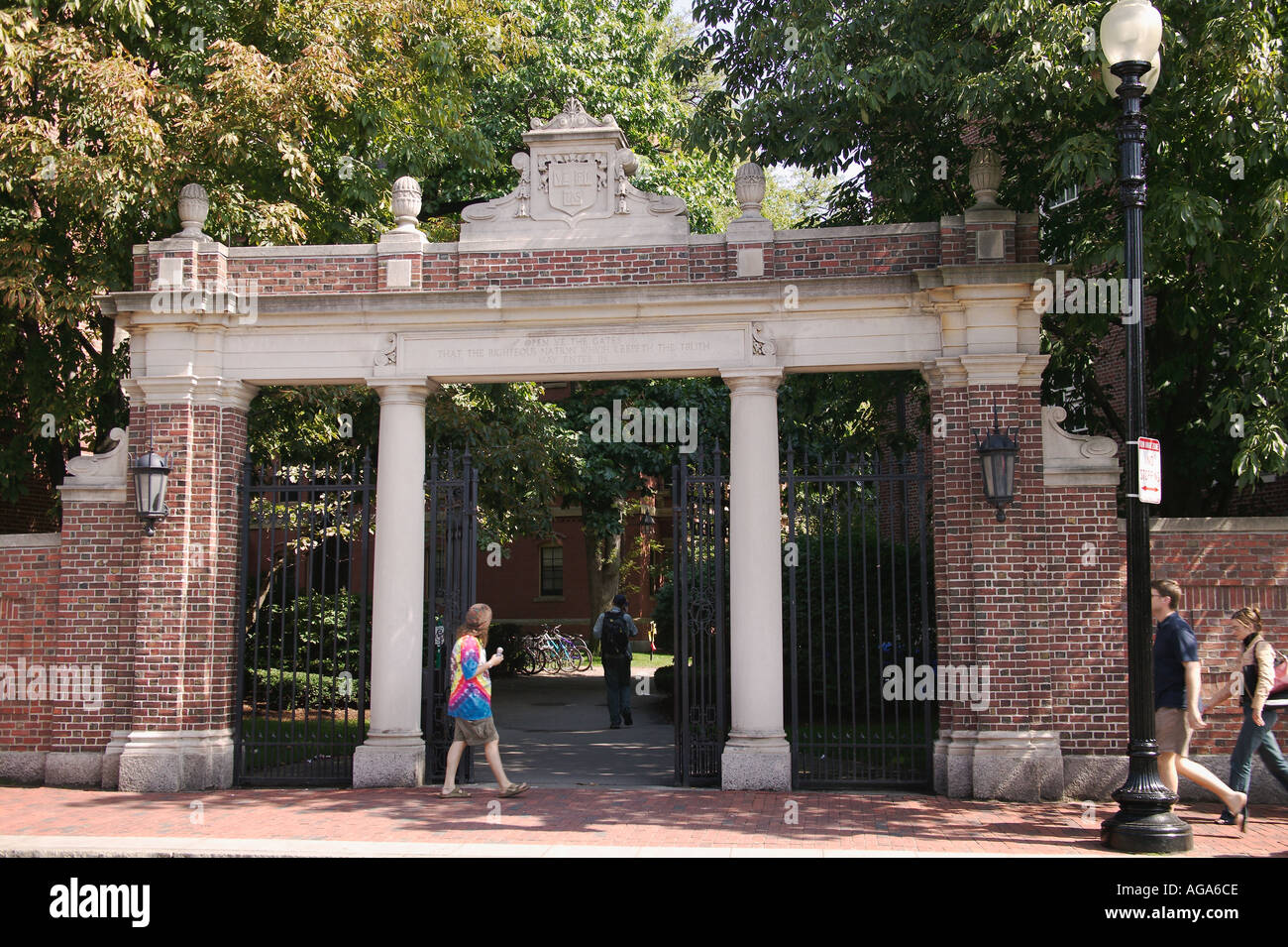 University campus gate harvard hi-res stock photography and images - Alamy