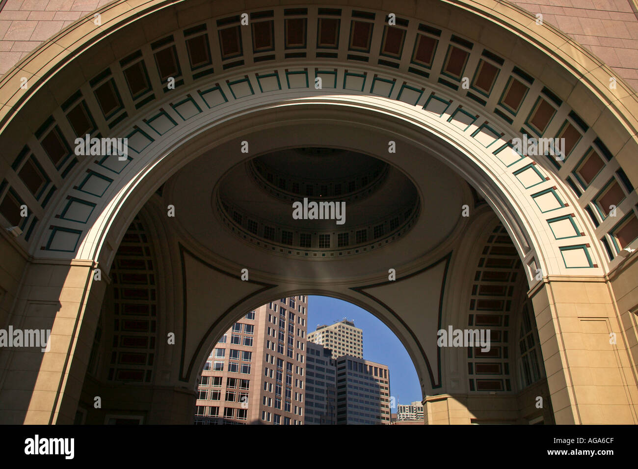 Rowes wharf arch hi-res stock photography and images - Alamy
