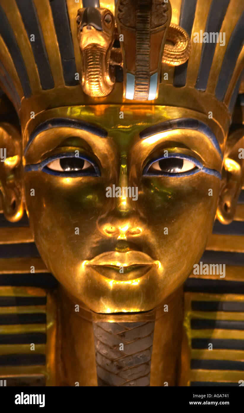 Tutankhamun death mask hi-res stock photography and images - Alamy