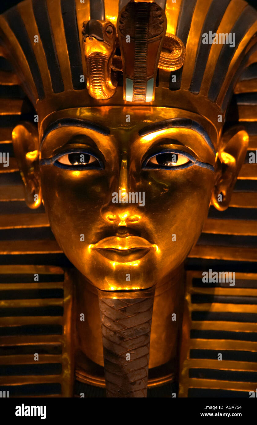 Tutankhamun death mask hi-res stock photography and images - Alamy