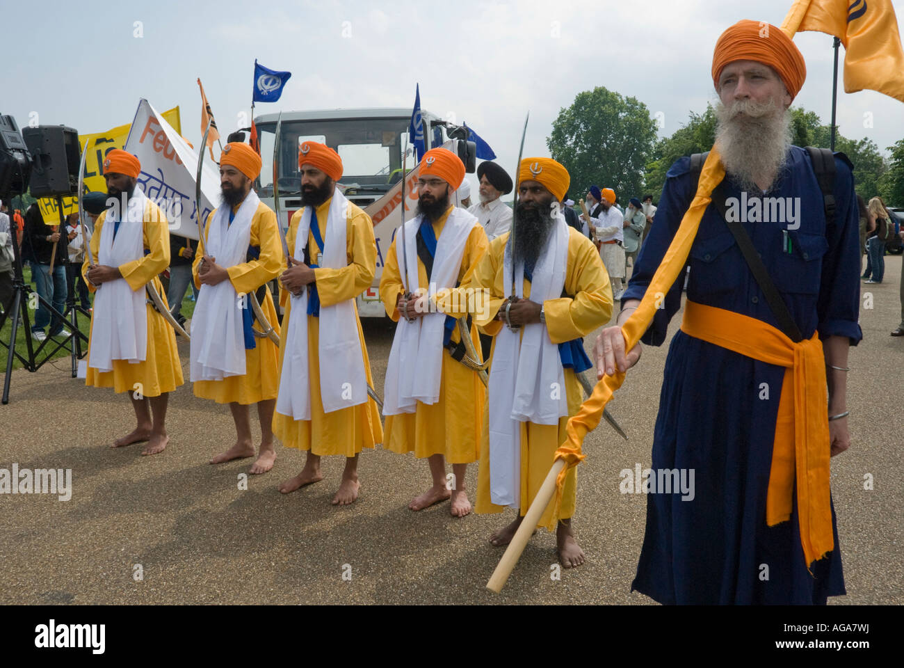 Sikh Federation remember the 1984 Indian massacres. Sikh Khalsa bearing ...