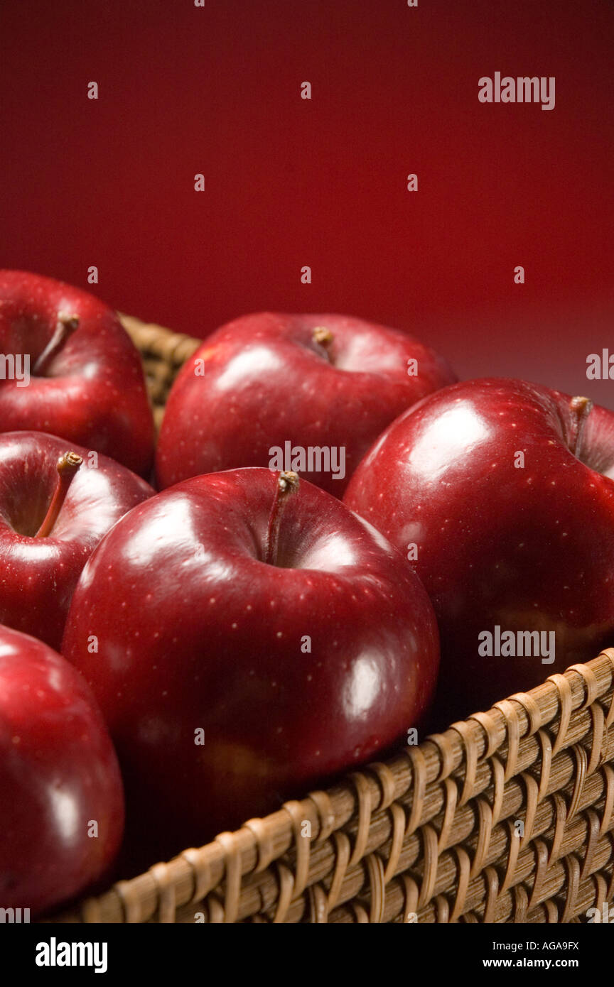 Fresh red delicious apples Stock Photo - Alamy