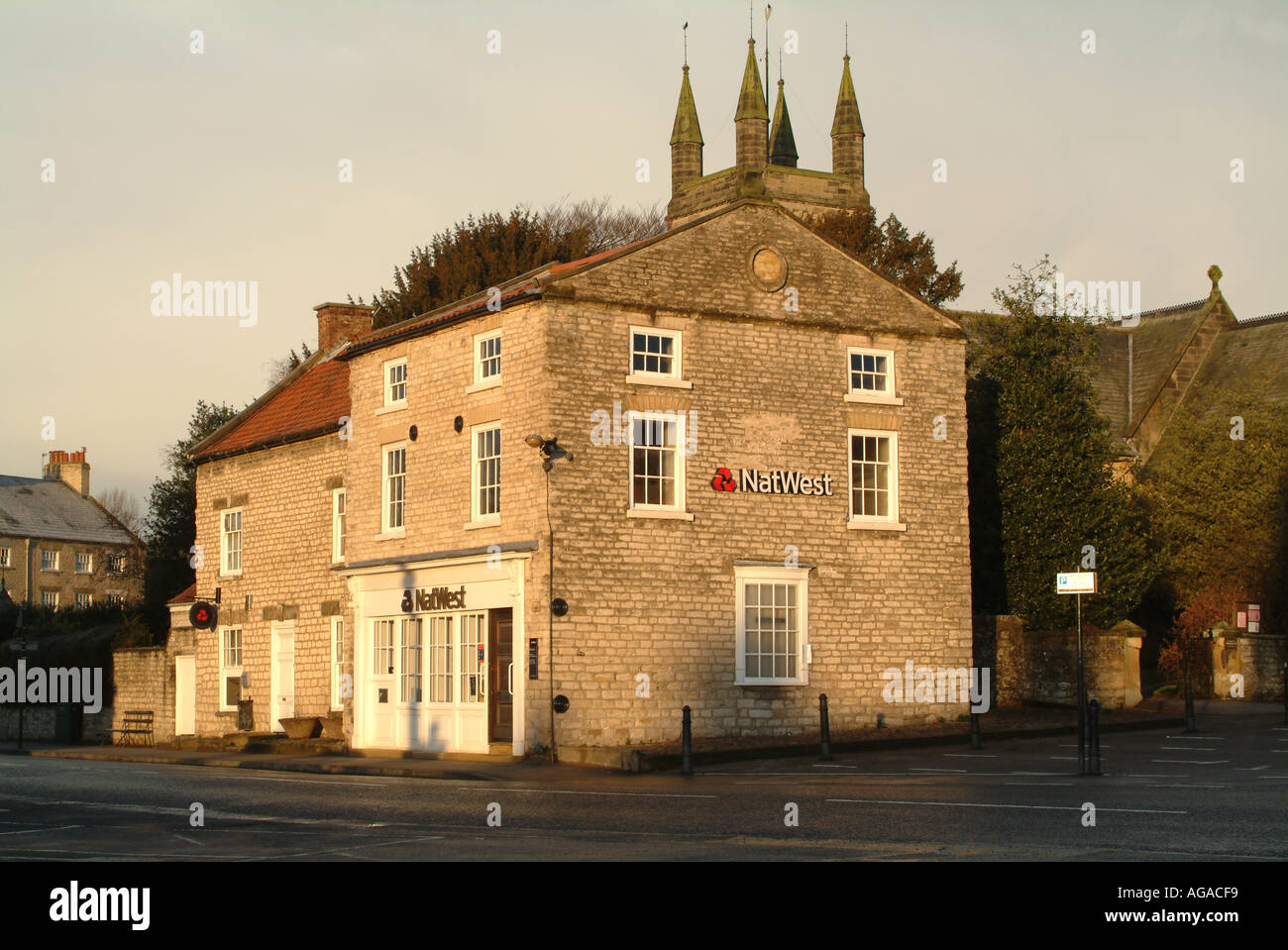 Helmsley shop in historic building hi-res stock photography and images ...