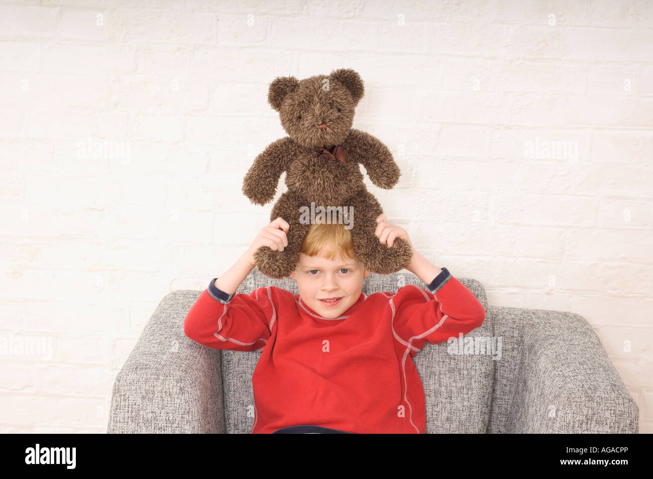 Child and teddies hi-res stock photography and images - Alamy