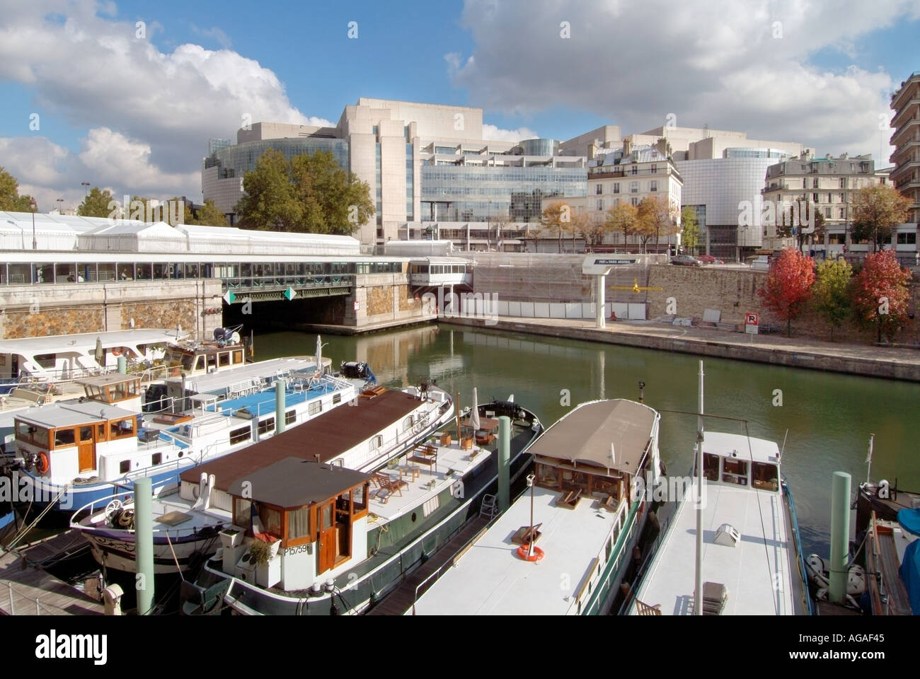 Paris Bastille Port de la Plaisance de Paris Arsenal marina style dock ...