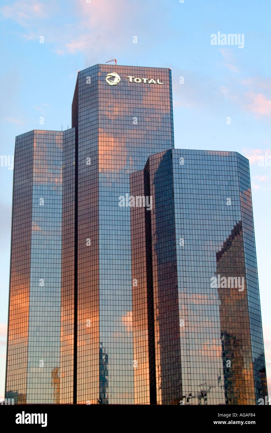 Total tower hi-res stock photography and images - Alamy