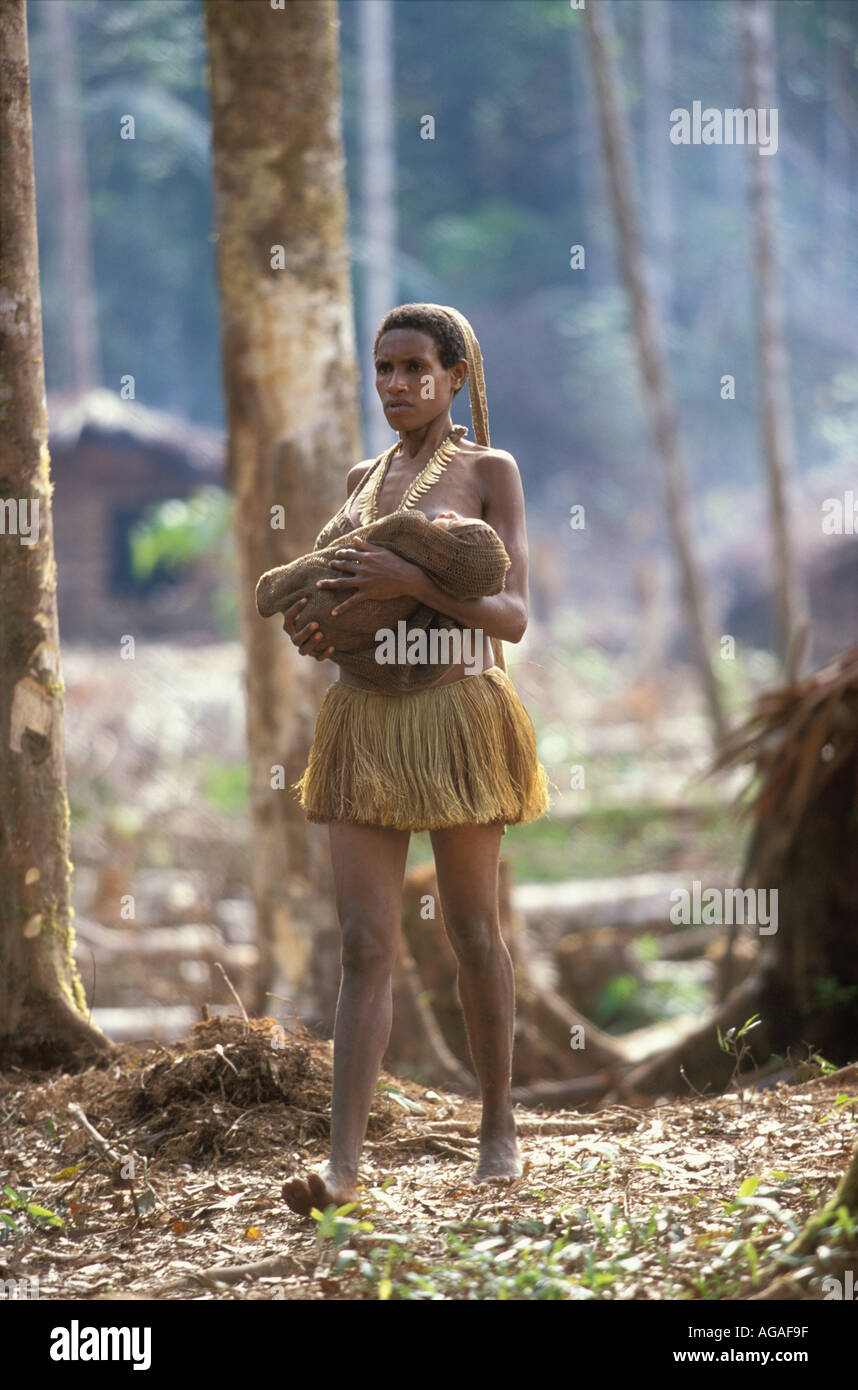 Kombai tribe new guinea hi-res stock photography and images - Alamy