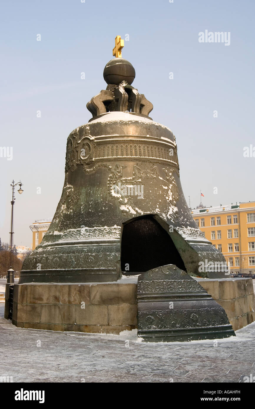 Great broken bell within the Kremlin, Moscow Stock Photo - Alamy
