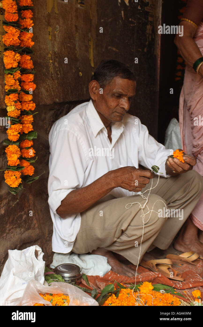 Indian garland maker hi-res stock photography and images - Alamy