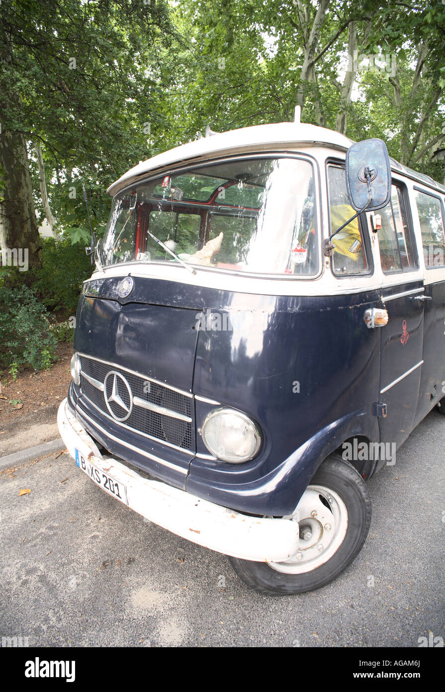 Classic old van hi-res stock photography and images - Alamy