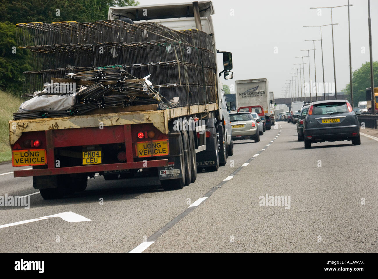 Heavy mixed traffic on the M1 Motorway Stock Photo - Alamy