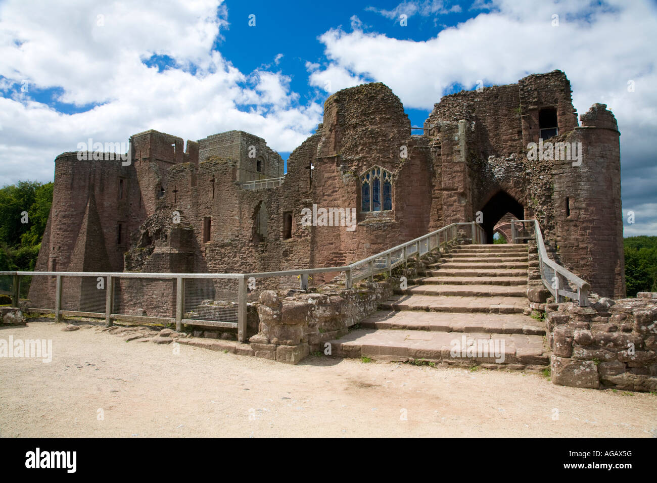 Photograph of the ruins of Goodrich Castle near ross on Wye in Herefordshire Stock Photo - Alamy