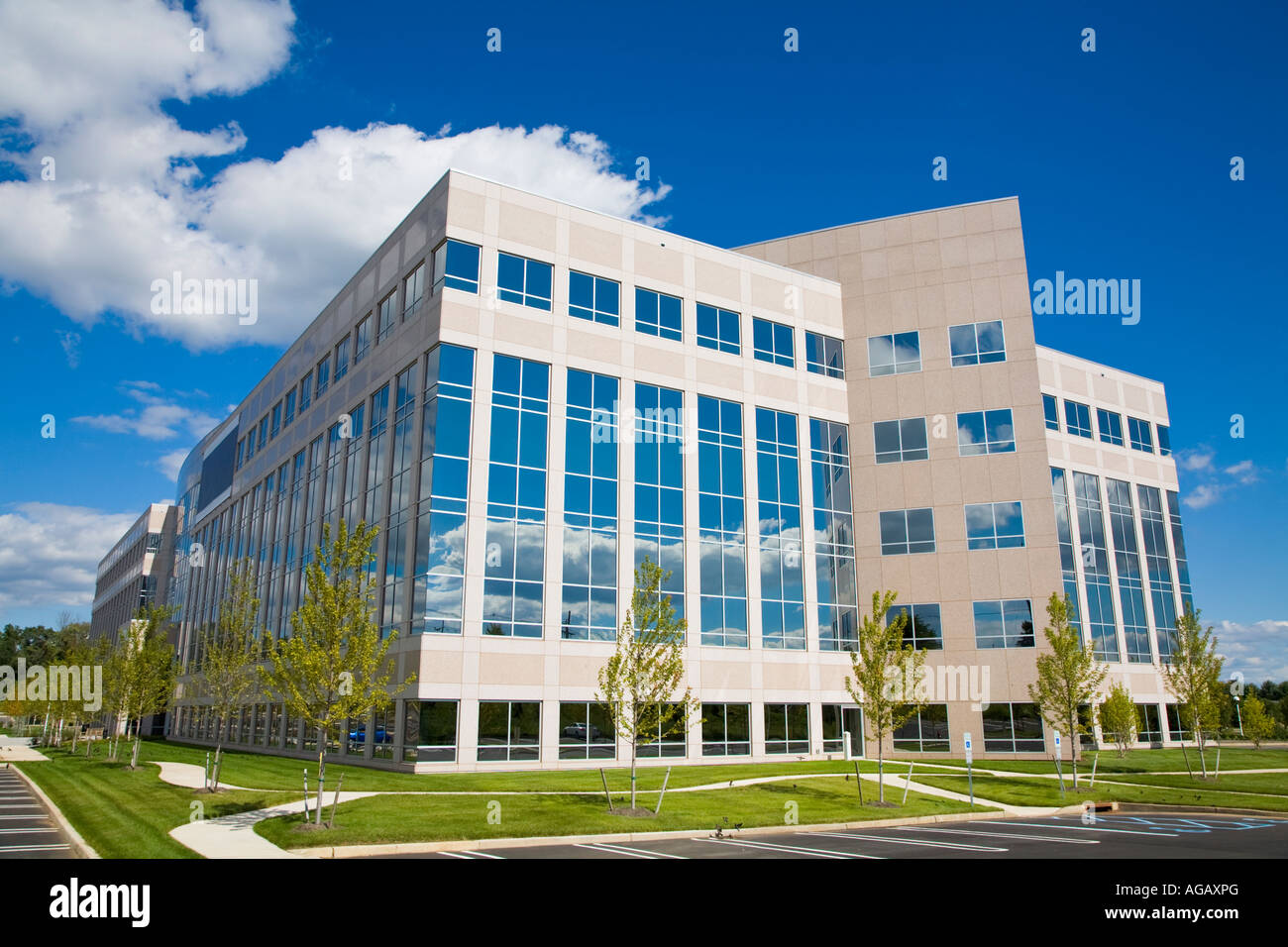 New Corporate Office Building Stock Photo - Alamy