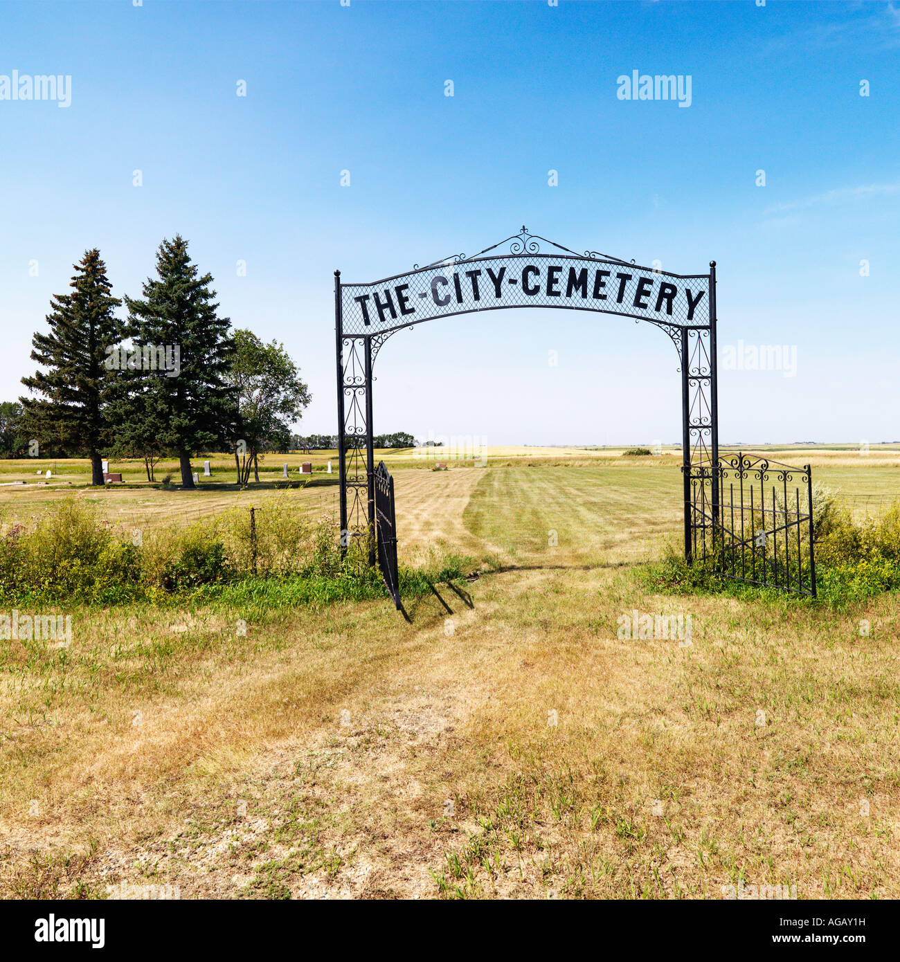 Entrance to rural cemetary in field with decorative iron gate Stock ...