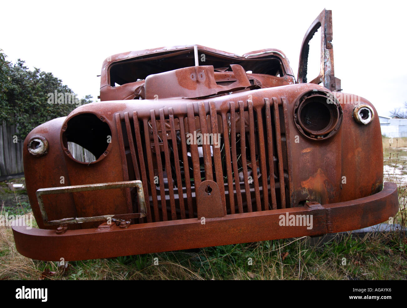 FRONT VIEW BURNT OUT RUSTY BUS HORIZONTAL BAPDB8718 Stock Photo - Alamy