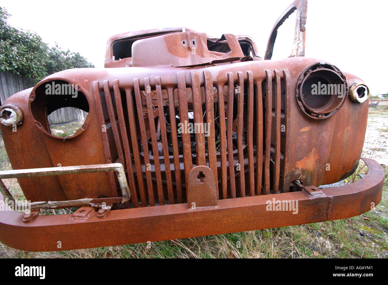 FRONT VIEW BURNT OUT RUSTY BUS HORIZONTAL BAPDB8723 Stock Photo - Alamy