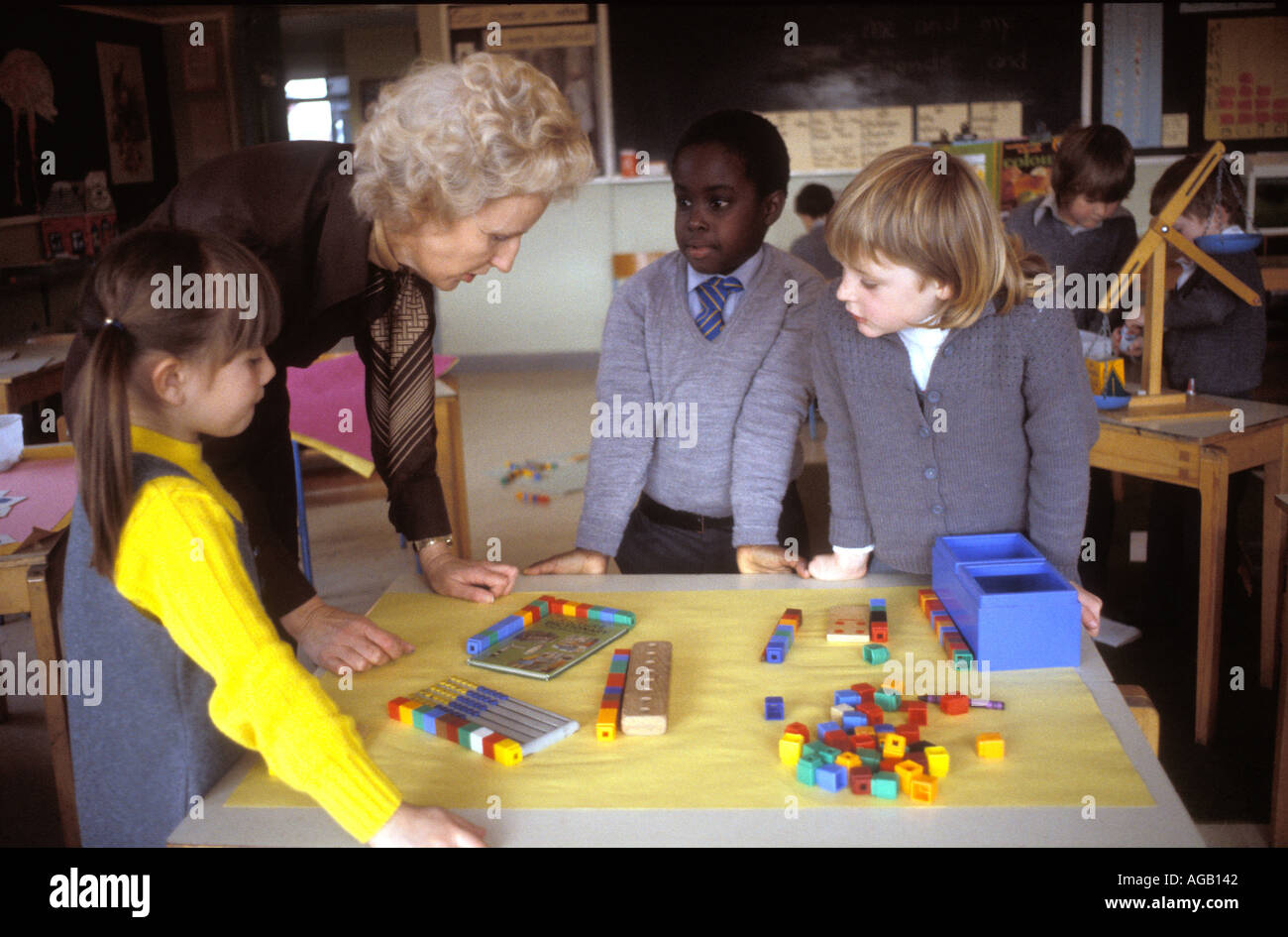 Primary school children in a Maths class Stock Photo - Alamy