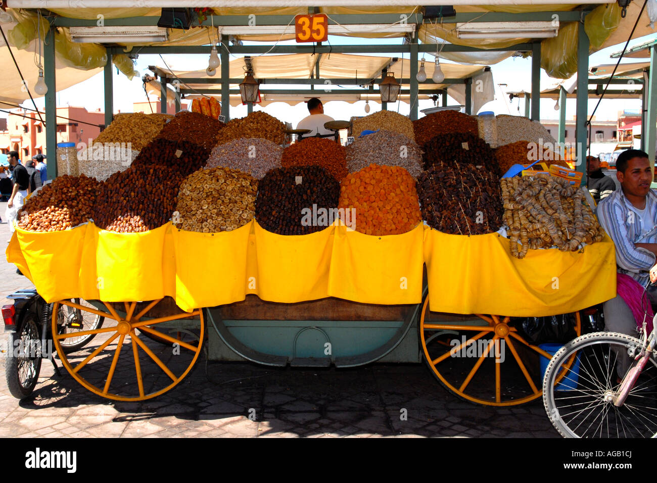Peanut carts hi-res stock photography and images - Alamy