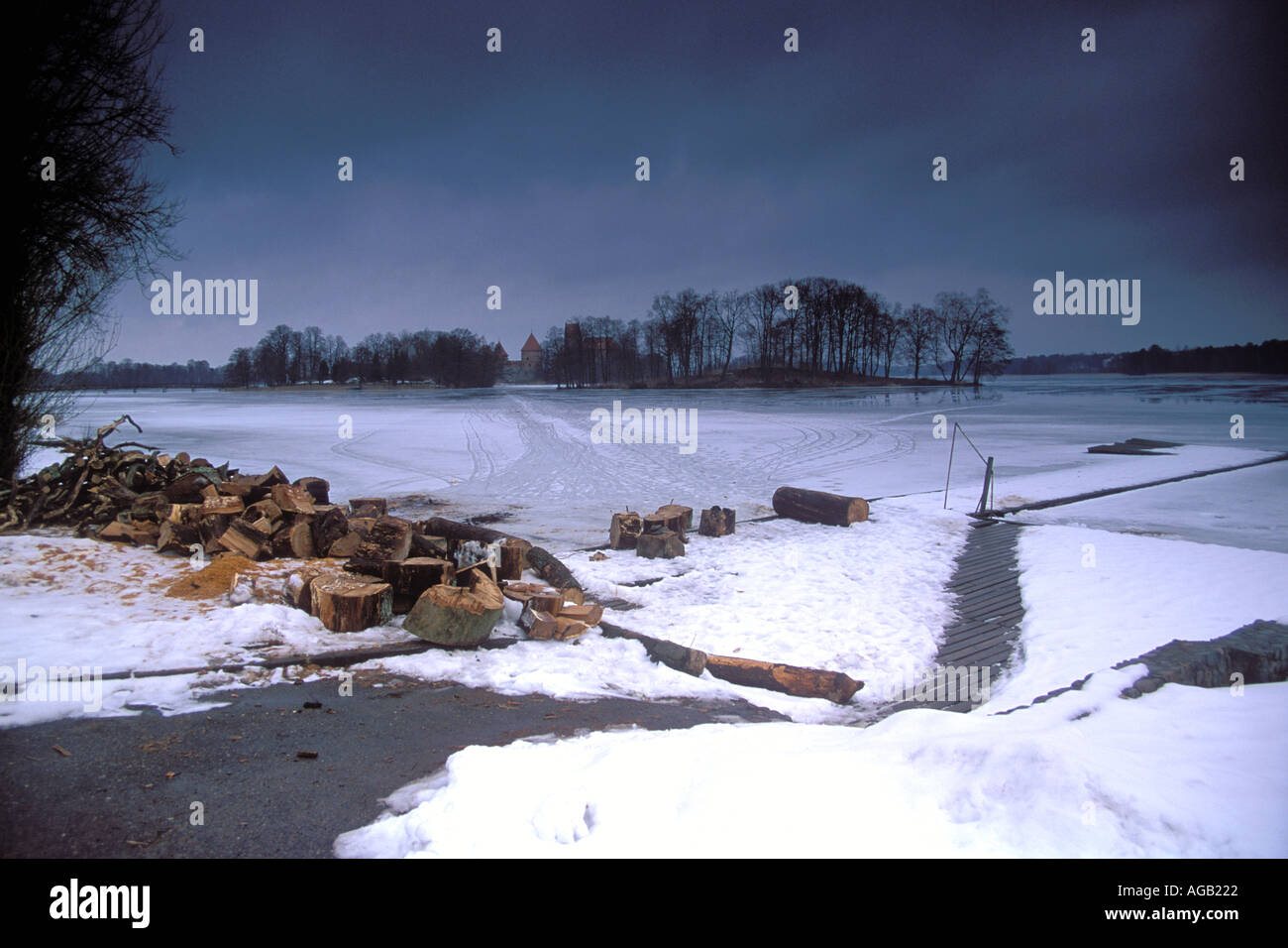 Castle lithuania snow trakai hi-res stock photography and images - Alamy
