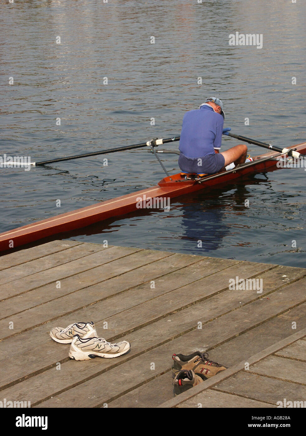 Vertical rower man hi-res stock photography and images - Alamy