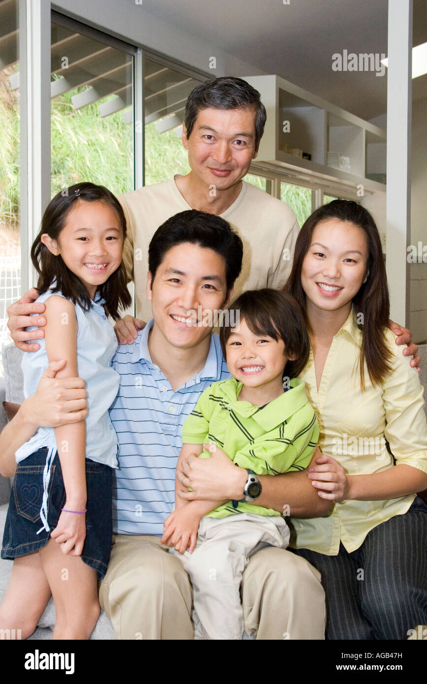 Asian family portrait hi-res stock photography and images - Alamy