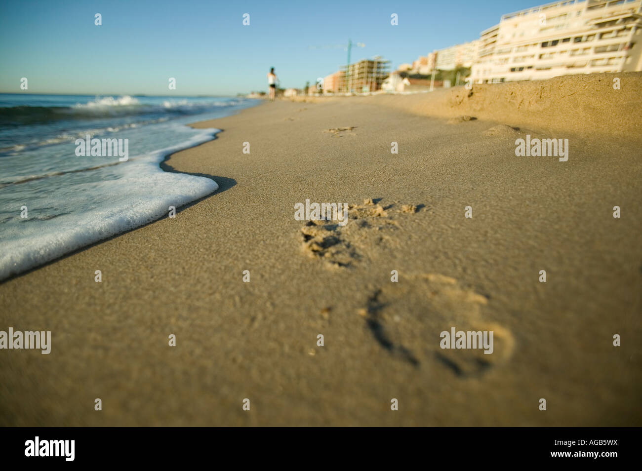 Runner footprint on beach runner hi-res stock photography and images ...