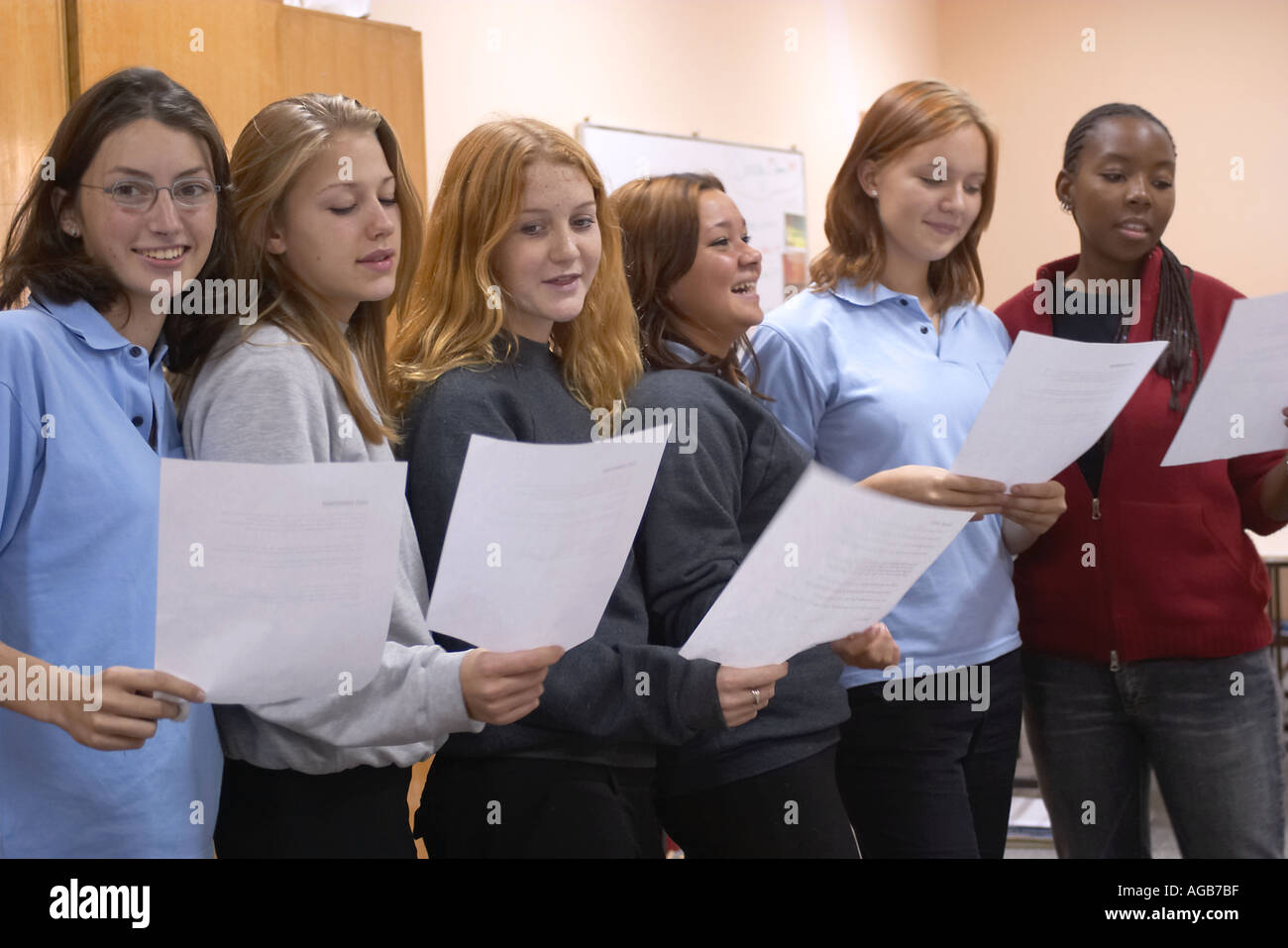 school girls singing Stock Photo - Alamy