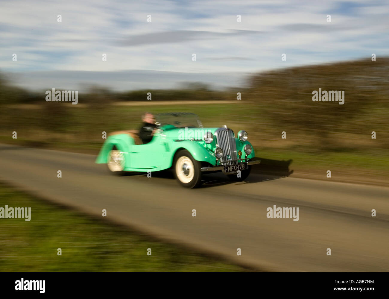Singer classic car hi-res stock photography and images - Alamy