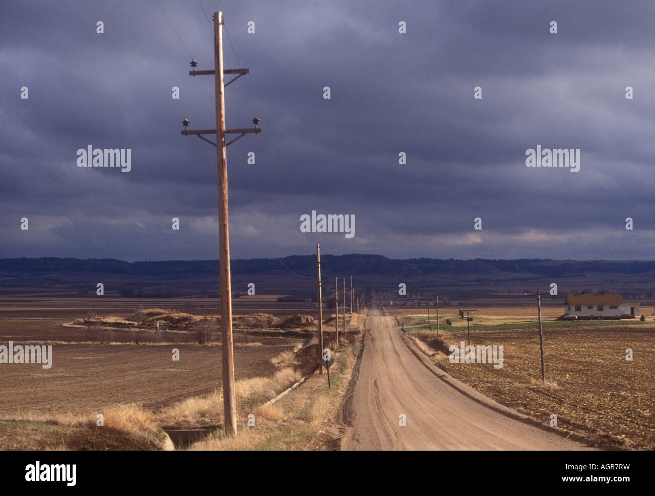 Gravel road farm in hi-res stock photography and images - Alamy