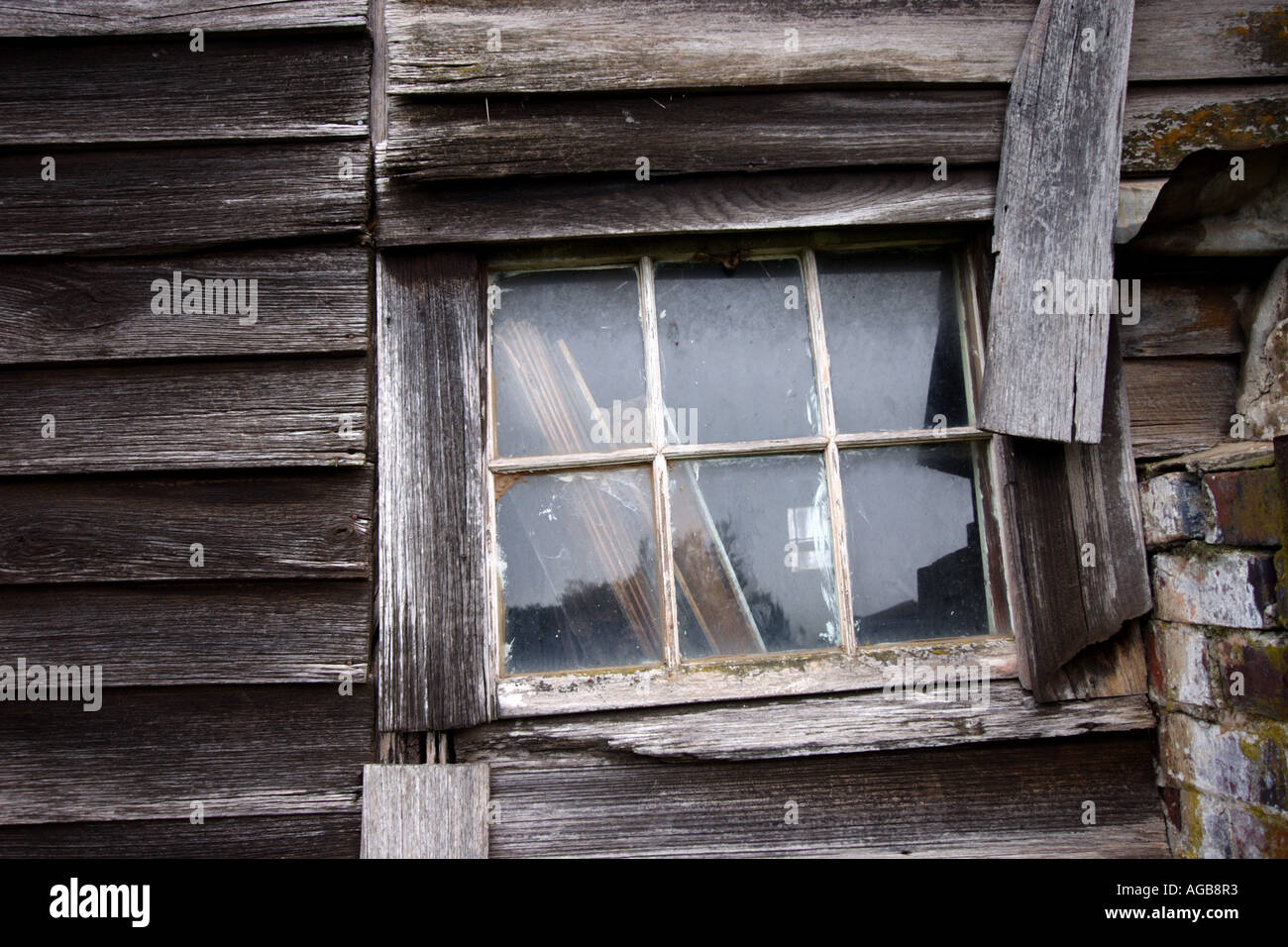 BROKEN WINDOW IN DERELICT HOUSE HORIZONTAL BAPDB8664 Stock Photo - Alamy