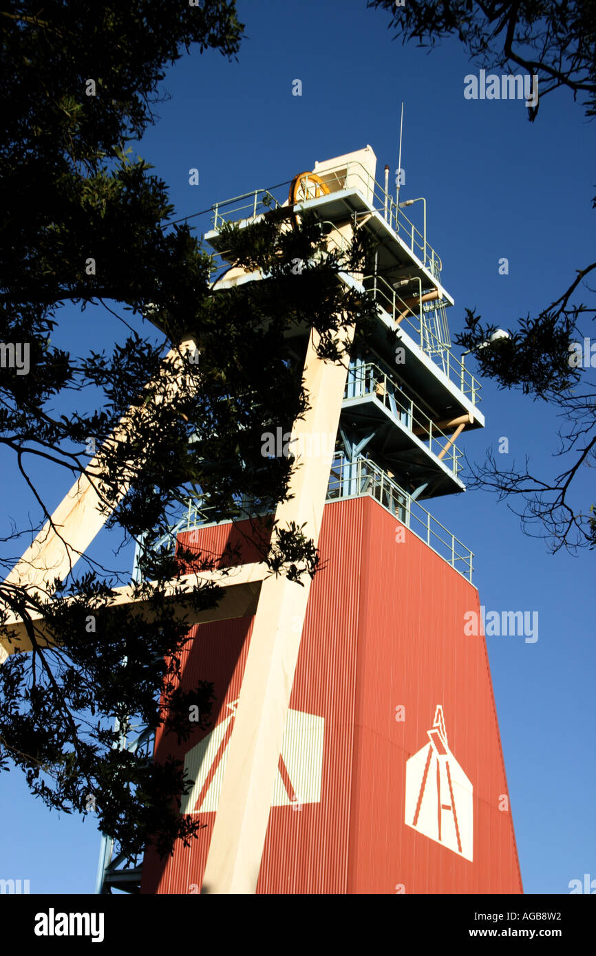 BEACONSFIELD GOLD MINE TOWER VERTICAL BAPDB8695 Stock Photo - Alamy